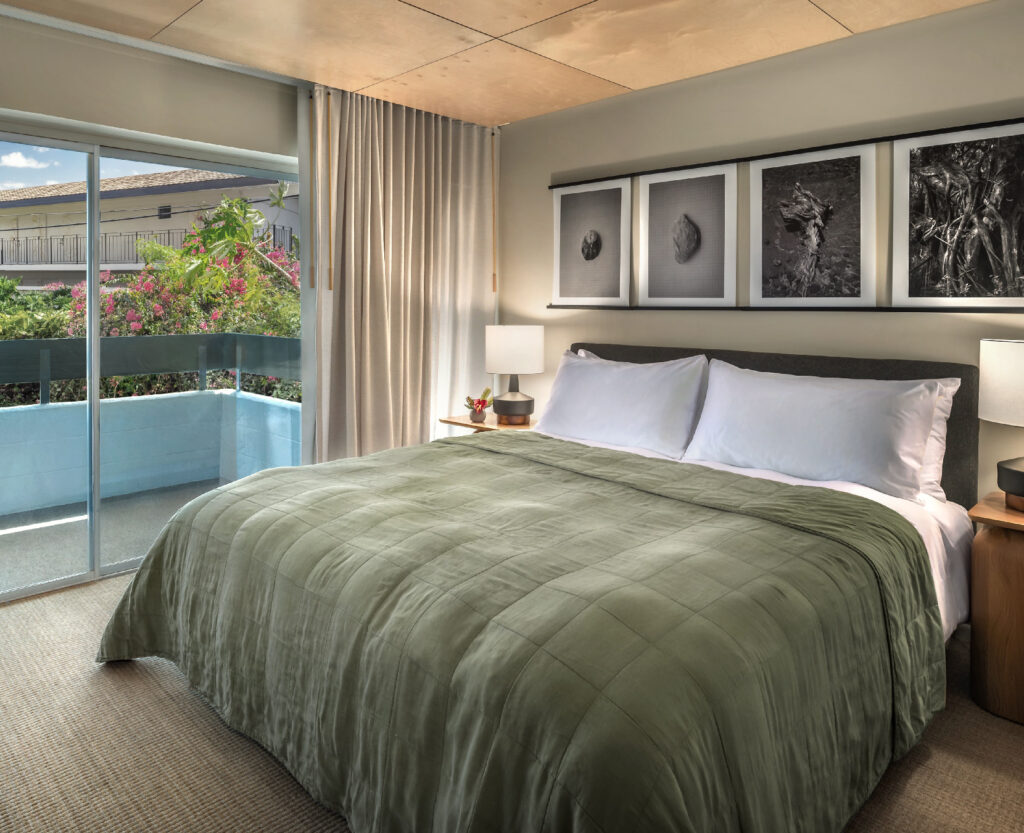 Kona Hotel Rooms | Ocean View, Accessible, Pool View | P19